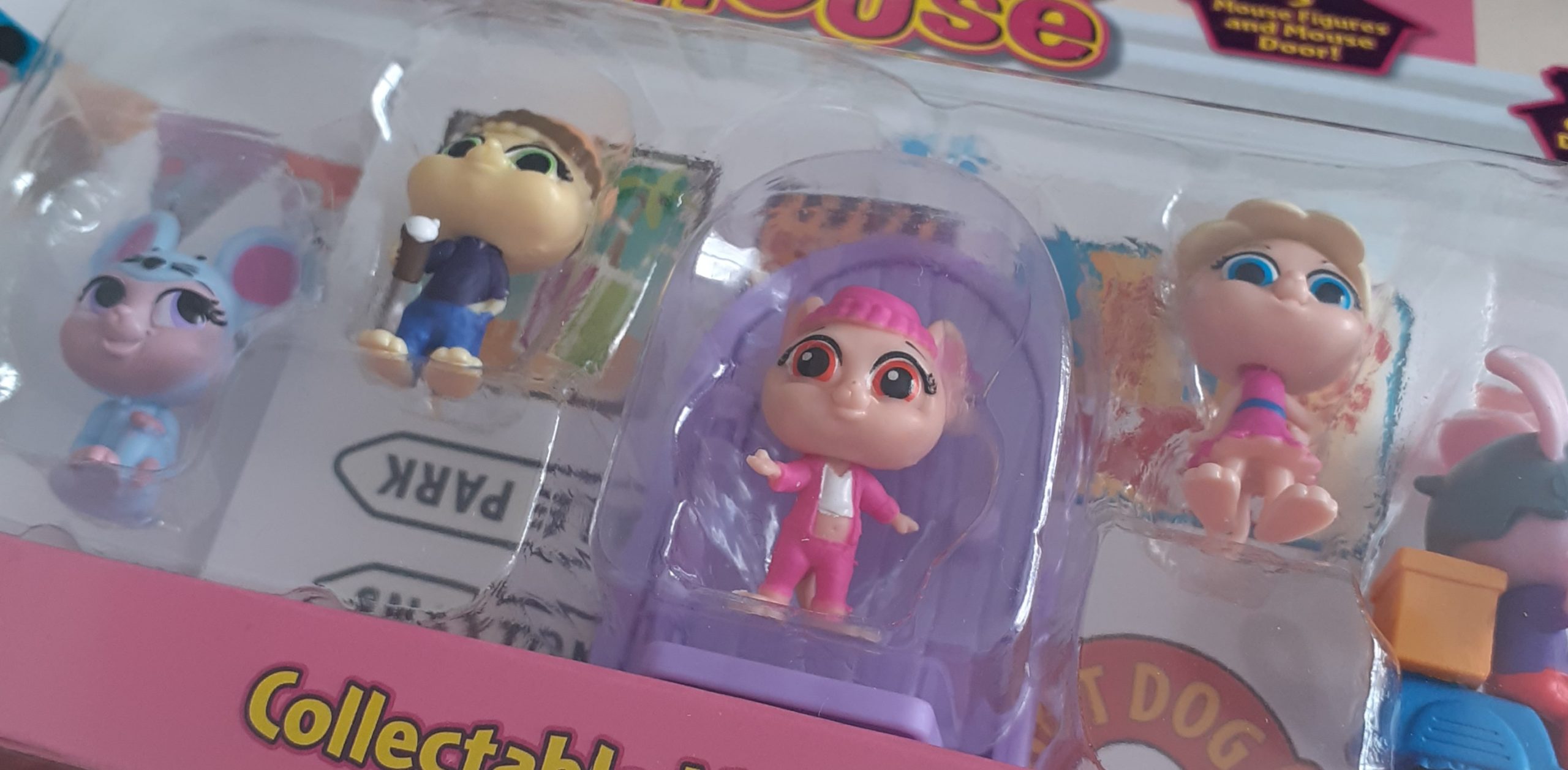 Mouse in the house; croissant cafe: children's toy review
